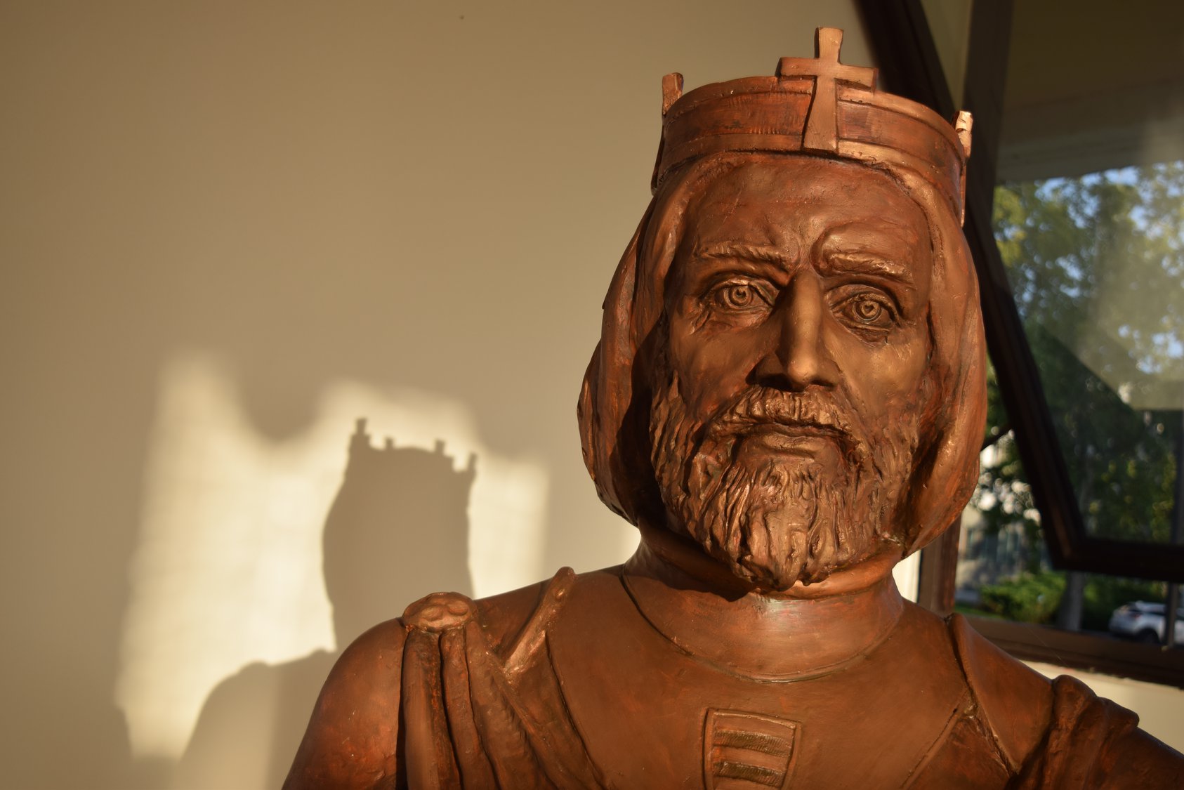 Matl Péter szobrászművész alkotásaiból nyílt kiállítás Székesfehérváron ...